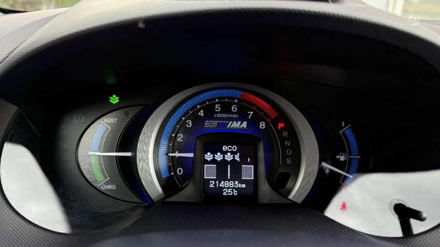 Black Honda Insight 2010 in Ukmerge, with an engine capacity of 1.34 L and mileage of 215 thousand km for 3750 €, photo 22 on AUTOMOTO.COM.LV