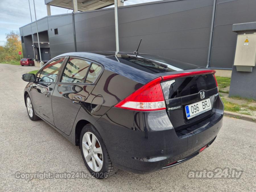 Black Honda Insight 2010 in Tallinn, with an engine capacity of 1.30 L and mileage of 290 thousand km for 3999 €, photo 5 on AUTOMOTO.COM.LV