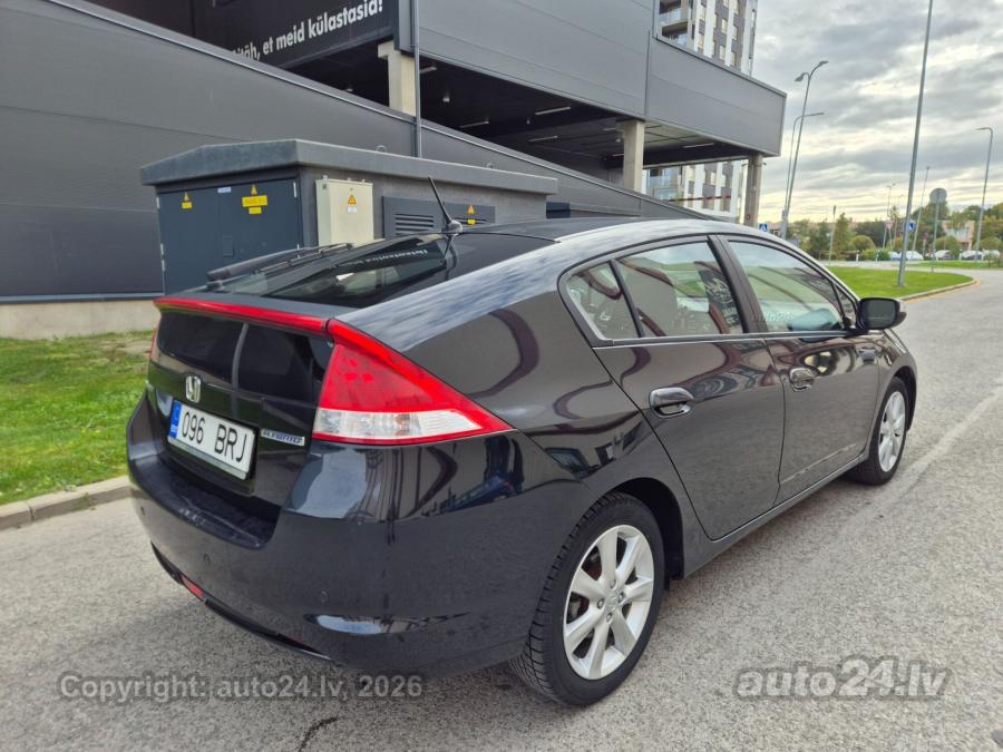 Black Honda Insight 2010 in Tallinn, with an engine capacity of 1.30 L and mileage of 290 thousand km for 3999 €, photo 6 on AUTOMOTO.COM.LV