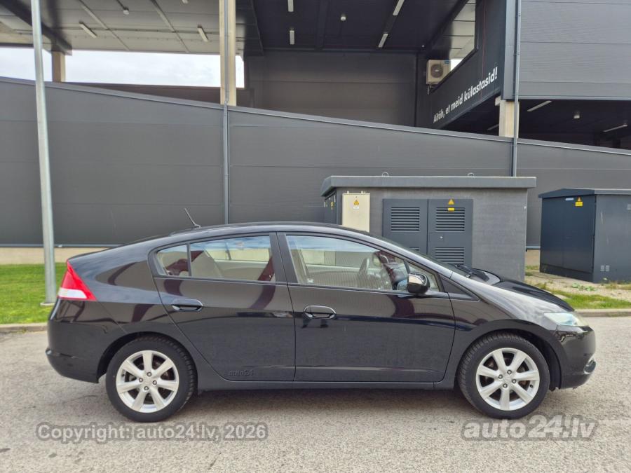 Black Honda Insight 2010 in Tallinn, with an engine capacity of 1.30 L and mileage of 290 thousand km for 3999 €, photo 7 on AUTOMOTO.COM.LV