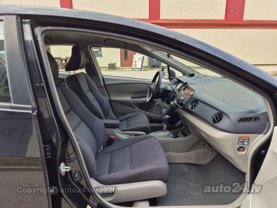 Black Honda Insight 2010 in Tallinn, with an engine capacity of 1.30 L and mileage of 290 thousand km for 3999 €, photo 8 on AUTOMOTO.COM.LV