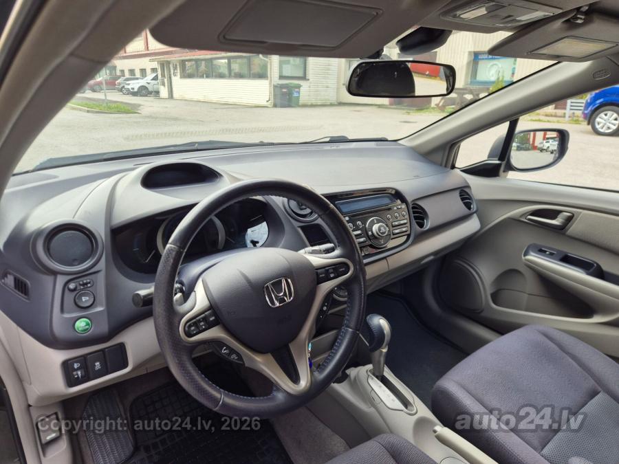 Black Honda Insight 2010 in Tallinn, with an engine capacity of 1.30 L and mileage of 290 thousand km for 3999 €, photo 10 on AUTOMOTO.COM.LV