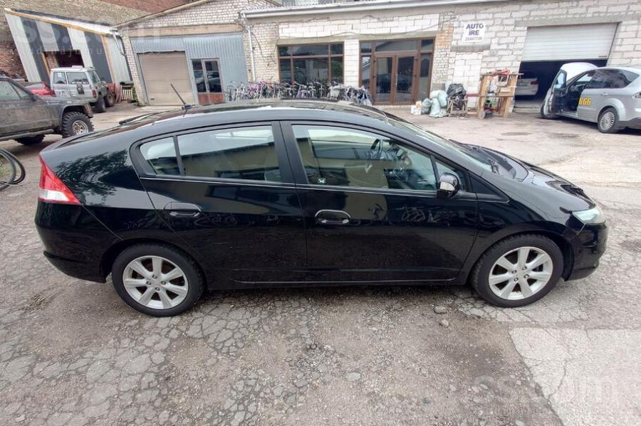 Melns Honda Insight 2011 Liepāja, ar dzinēja tilpumu 1.30 L un nobraukumu 414 tūkst. km par 2999 €, foto 4 vietnē AUTOMOTO.COM.LV