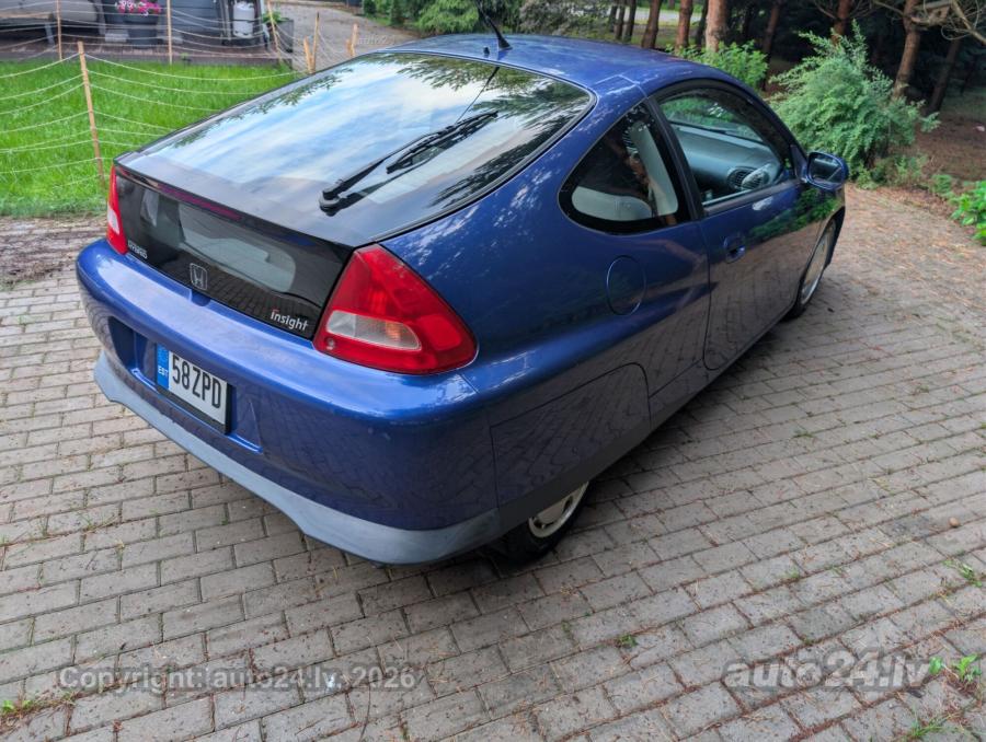 Zils Honda Insight 2001 Tallina, ar dzinēja tilpumu 1.00 L un nobraukumu 145 tūkst. km par 4500 €, foto 4 vietnē AUTOMOTO.COM.LV