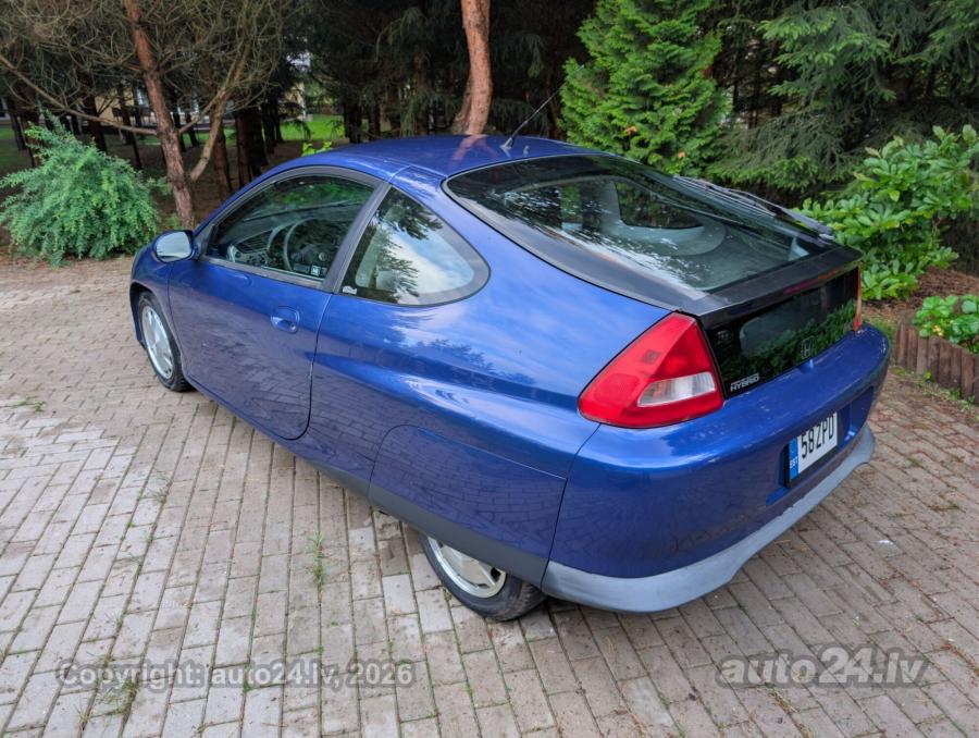 Zils Honda Insight 2001 Tallina, ar dzinēja tilpumu 1.00 L un nobraukumu 145 tūkst. km par 4500 €, foto 5 vietnē AUTOMOTO.COM.LV