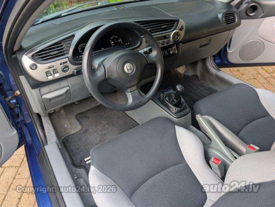 Zils Honda Insight 2001 Tallina, ar dzinēja tilpumu 1.00 L un nobraukumu 145 tūkst. km par 4500 €, foto 6 vietnē AUTOMOTO.COM.LV