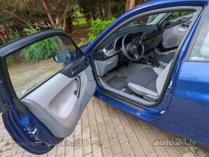 Zils Honda Insight 2001 Tallina, ar dzinēja tilpumu 1.00 L un nobraukumu 145 tūkst. km par 4500 €, foto 10 vietnē AUTOMOTO.COM.LV