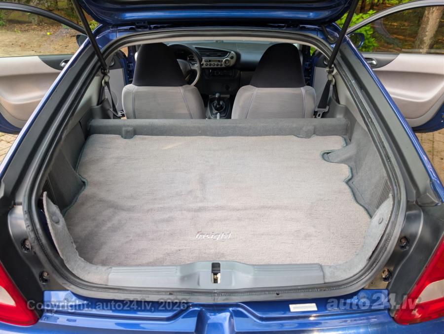 Zils Honda Insight 2001 Tallina, ar dzinēja tilpumu 1.00 L un nobraukumu 145 tūkst. km par 4500 €, foto 14 vietnē AUTOMOTO.COM.LV