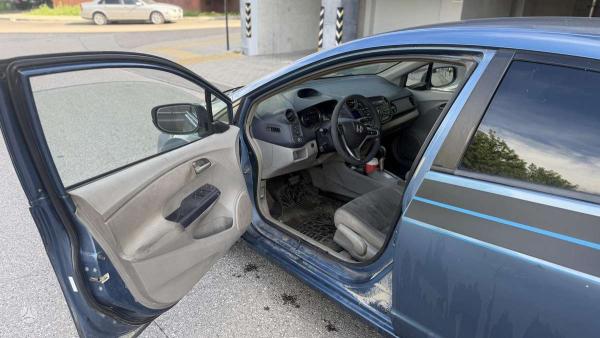 Zils Honda Insight 2009 Viļņa, ar dzinēja tilpumu 1.30 L un nobraukumu 290 tūkst. km par 1000 €, foto 9 vietnē AUTOMOTO.COM.LV