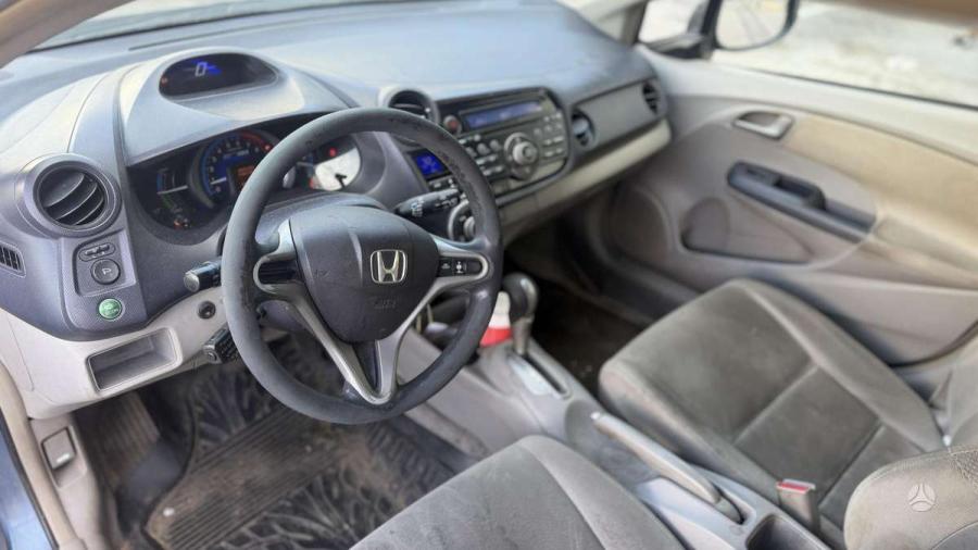 Zils Honda Insight 2009 Viļņa, ar dzinēja tilpumu 1.30 L un nobraukumu 290 tūkst. km par 1000 €, foto 12 vietnē AUTOMOTO.COM.LV
