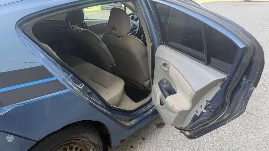 Zils Honda Insight 2009 Viļņa, ar dzinēja tilpumu 1.30 L un nobraukumu 290 tūkst. km par 1000 €, foto 17 vietnē AUTOMOTO.COM.LV