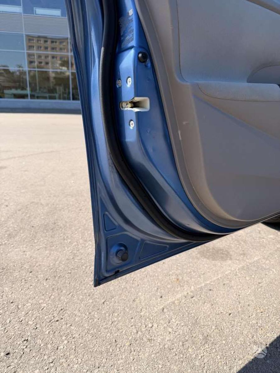 Zils Honda Insight 2010 Viļņa, ar dzinēja tilpumu 1.34 L un nobraukumu 269 tūkst. km par 3200 €, foto 16 vietnē AUTOMOTO.COM.LV