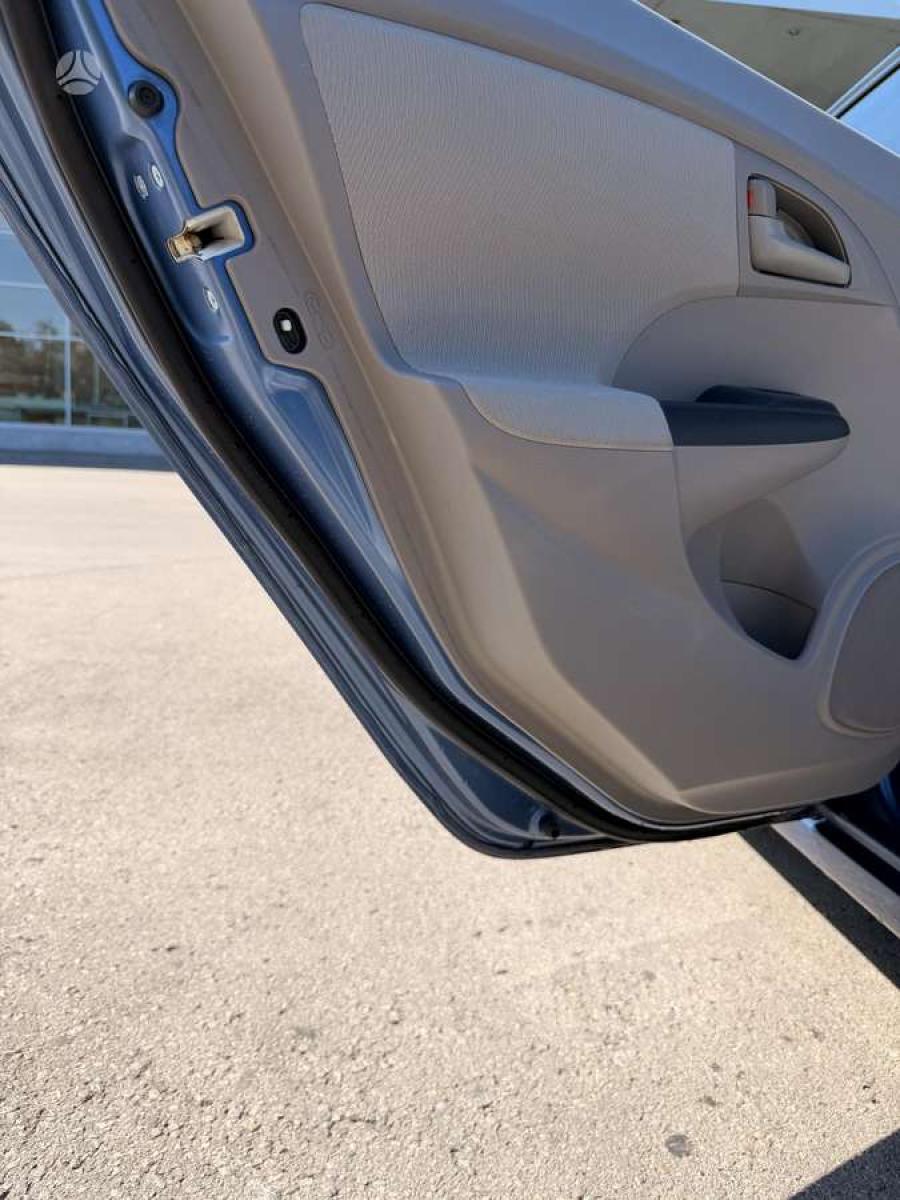 Zils Honda Insight 2010 Viļņa, ar dzinēja tilpumu 1.34 L un nobraukumu 269 tūkst. km par 3200 €, foto 17 vietnē AUTOMOTO.COM.LV