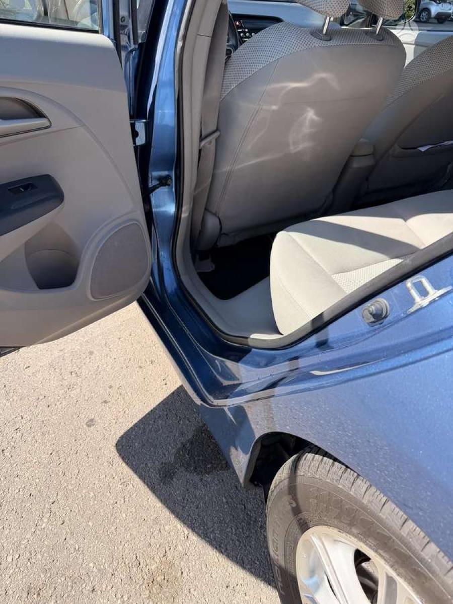 Zils Honda Insight 2010 Viļņa, ar dzinēja tilpumu 1.34 L un nobraukumu 269 tūkst. km par 3200 €, foto 18 vietnē AUTOMOTO.COM.LV