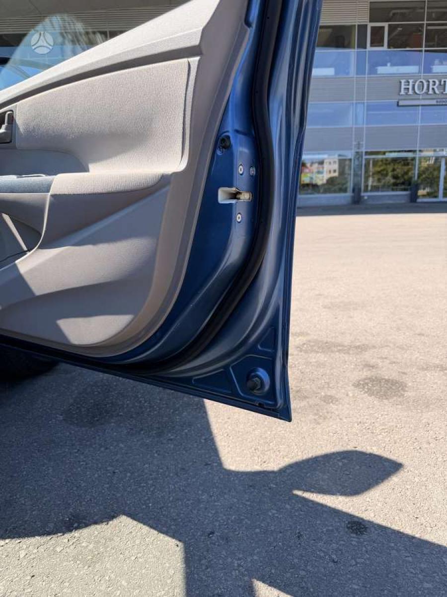 Zils Honda Insight 2010 Viļņa, ar dzinēja tilpumu 1.34 L un nobraukumu 269 tūkst. km par 3200 €, foto 20 vietnē AUTOMOTO.COM.LV