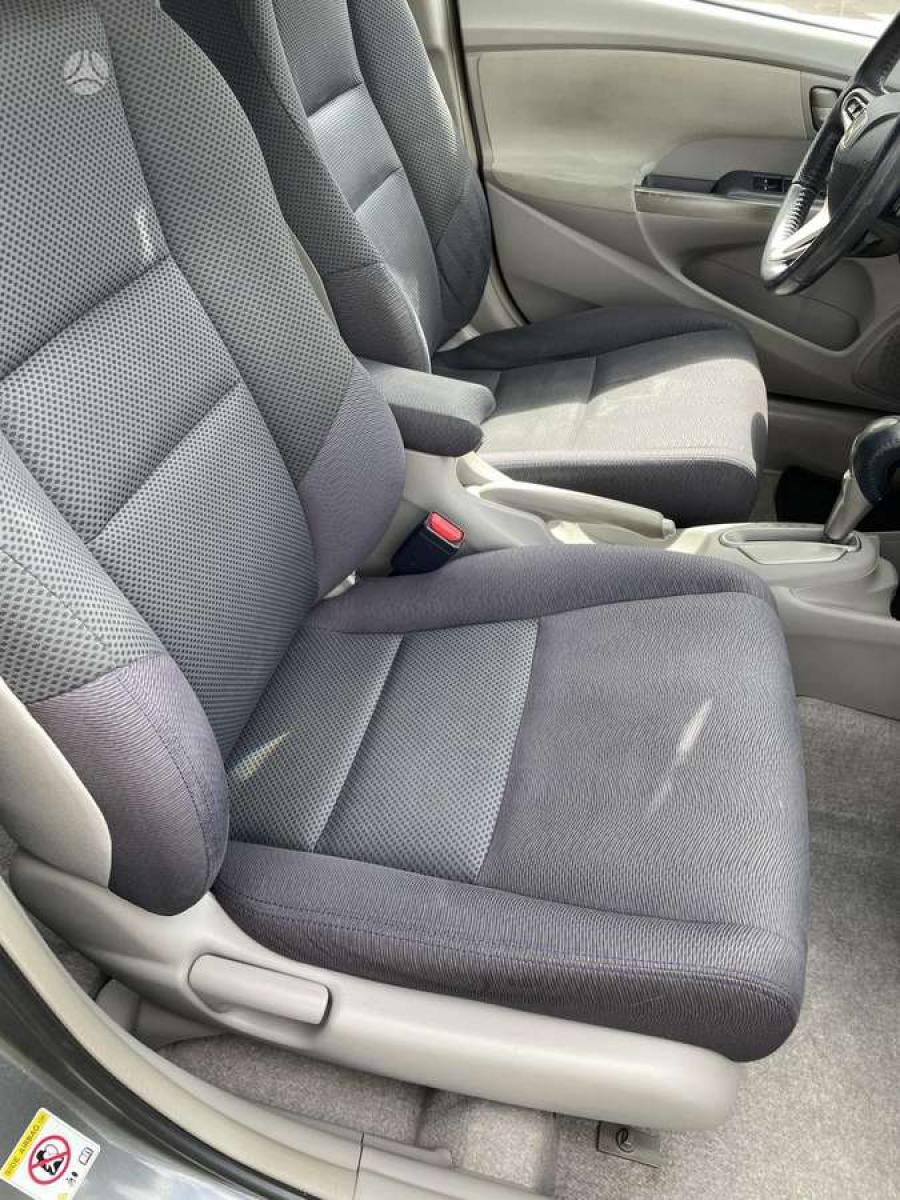 Brown Honda Insight 2010 in Vilnius, with an engine capacity of 1.34 L and mileage of 279 thousand km for 3750 €, photo 10 on AUTOMOTO.COM.LV