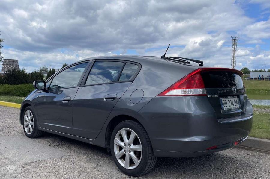 Brown Honda Insight 2010 in Vilnius, with an engine capacity of 1.34 L and mileage of 279 thousand km for 3650 €, photo 5 on AUTOMOTO.COM.LV