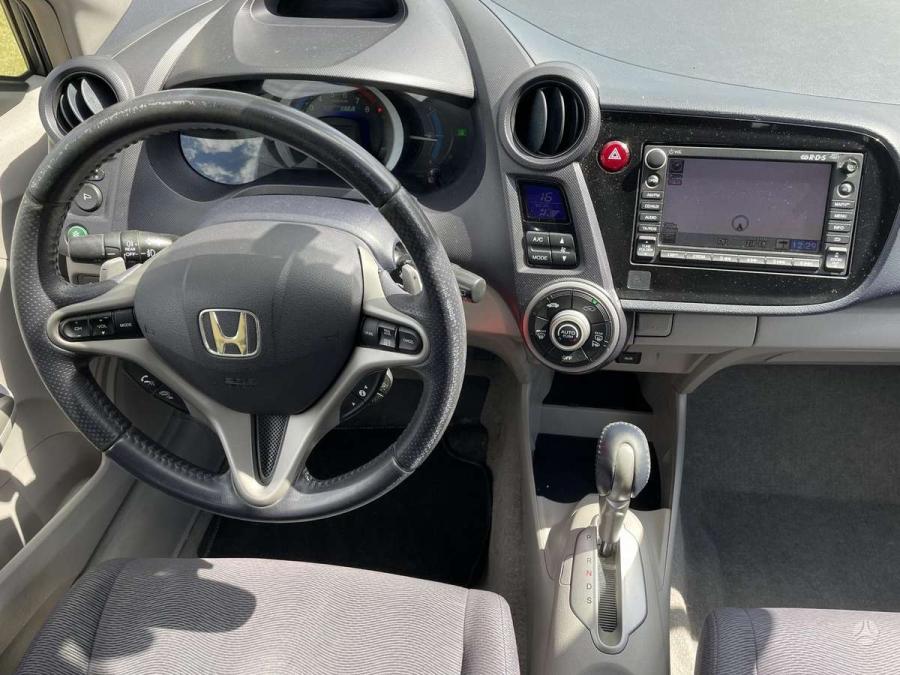 Brown Honda Insight 2010 in Vilnius, with an engine capacity of 1.34 L and mileage of 279 thousand km for 3650 €, photo 8 on AUTOMOTO.COM.LV