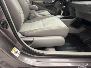 Brown Honda Insight 2012 in Vilnius, with an engine capacity of 1.34 L and mileage of 203 thousand km for 5000 €, photo 8 on AUTOMOTO.COM.LV