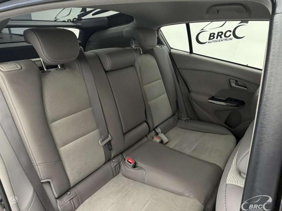 Brown Honda Insight 2012 in Vilnius, with an engine capacity of 1.34 L and mileage of 203 thousand km for 5000 €, photo 13 on AUTOMOTO.COM.LV