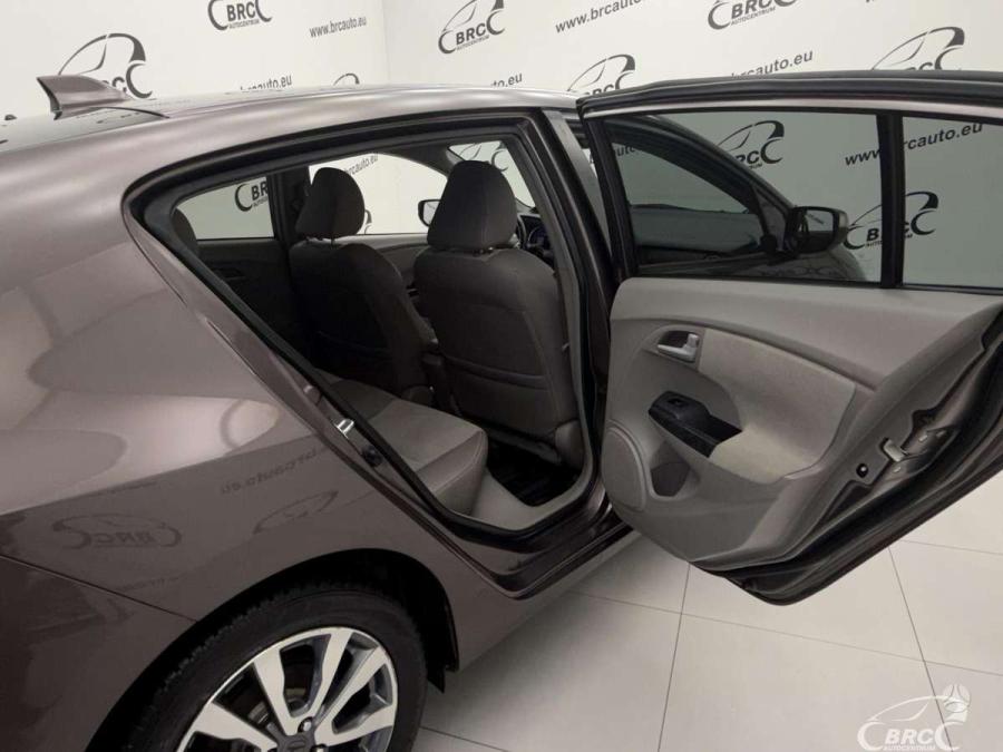 Brown Honda Insight 2012 in Vilnius, with an engine capacity of 1.34 L and mileage of 203 thousand km for 5000 €, photo 14 on AUTOMOTO.COM.LV