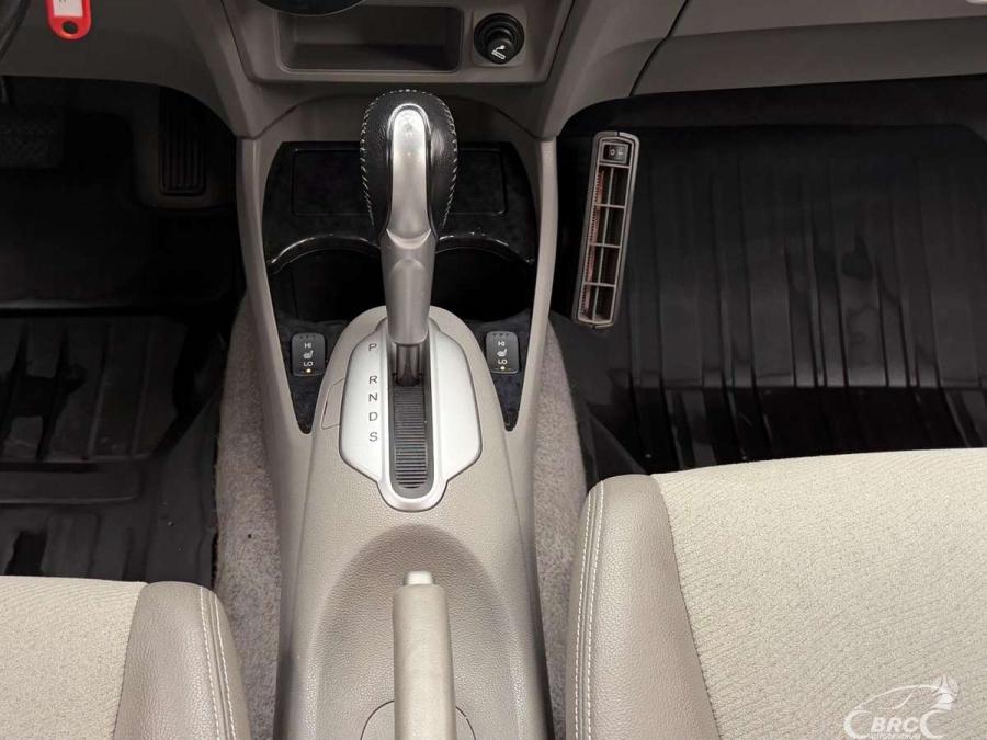 Brown Honda Insight 2012 in Vilnius, with an engine capacity of 1.34 L and mileage of 203 thousand km for 5000 €, photo 18 on AUTOMOTO.COM.LV