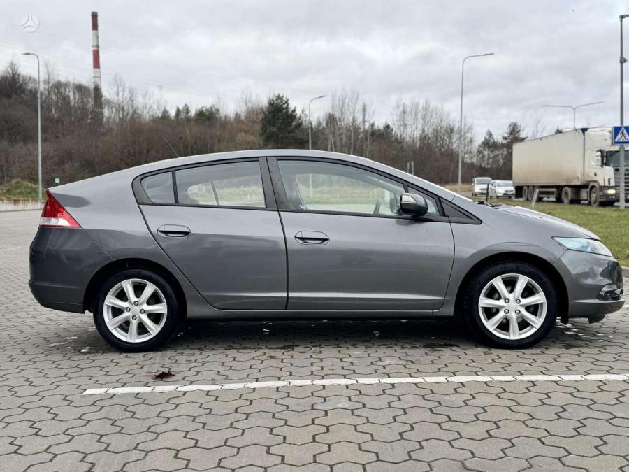 Pelēks Honda Insight 2009 Viļņa, ar dzinēja tilpumu 1.34 L un nobraukumu 242 tūkst. km par 3950 €, foto 8 vietnē AUTOMOTO.COM.LV
