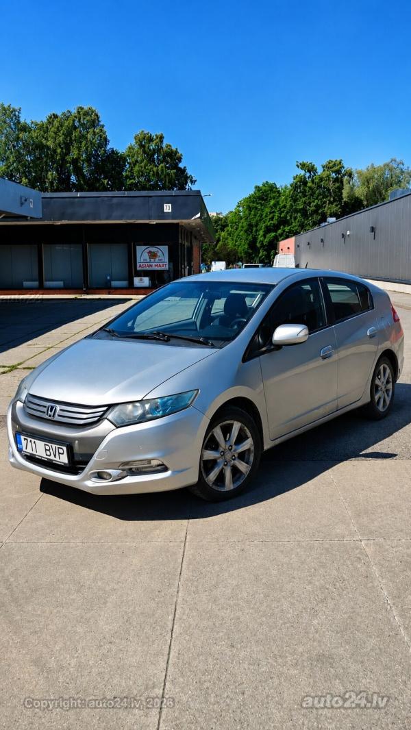 Grey Honda Insight 2009 in Maardu, with an engine capacity of 1.30 L and mileage of 296 thousand km for 2999 €, photo 1 on AUTOMOTO.COM.LV