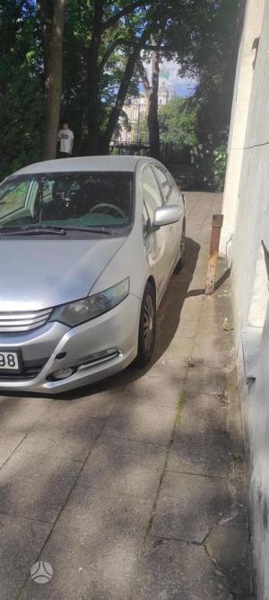 Pelēks Honda Insight 2009 Viļņa, ar dzinēja tilpumu 1.34 L un nobraukumu 270 tūkst. km par 1100 €, foto  vietnē AUTOMOTO.COM.LV