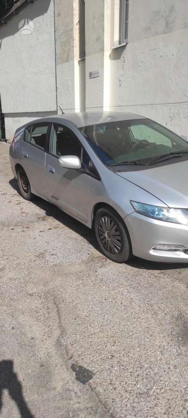 Pelēks Honda Insight 2009 Viļņa, ar dzinēja tilpumu 1.34 L un nobraukumu 270 tūkst. km par 1100 €, foto 3 vietnē AUTOMOTO.COM.LV