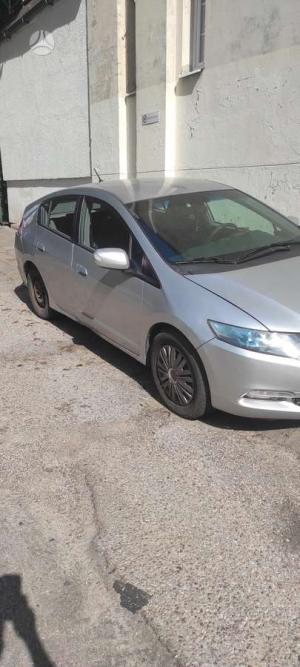 Pelēks Honda Insight 2009 Viļņa, ar dzinēja tilpumu 1.34 L un nobraukumu 270 tūkst. km par 1100 €, foto 4 vietnē AUTOMOTO.COM.LV