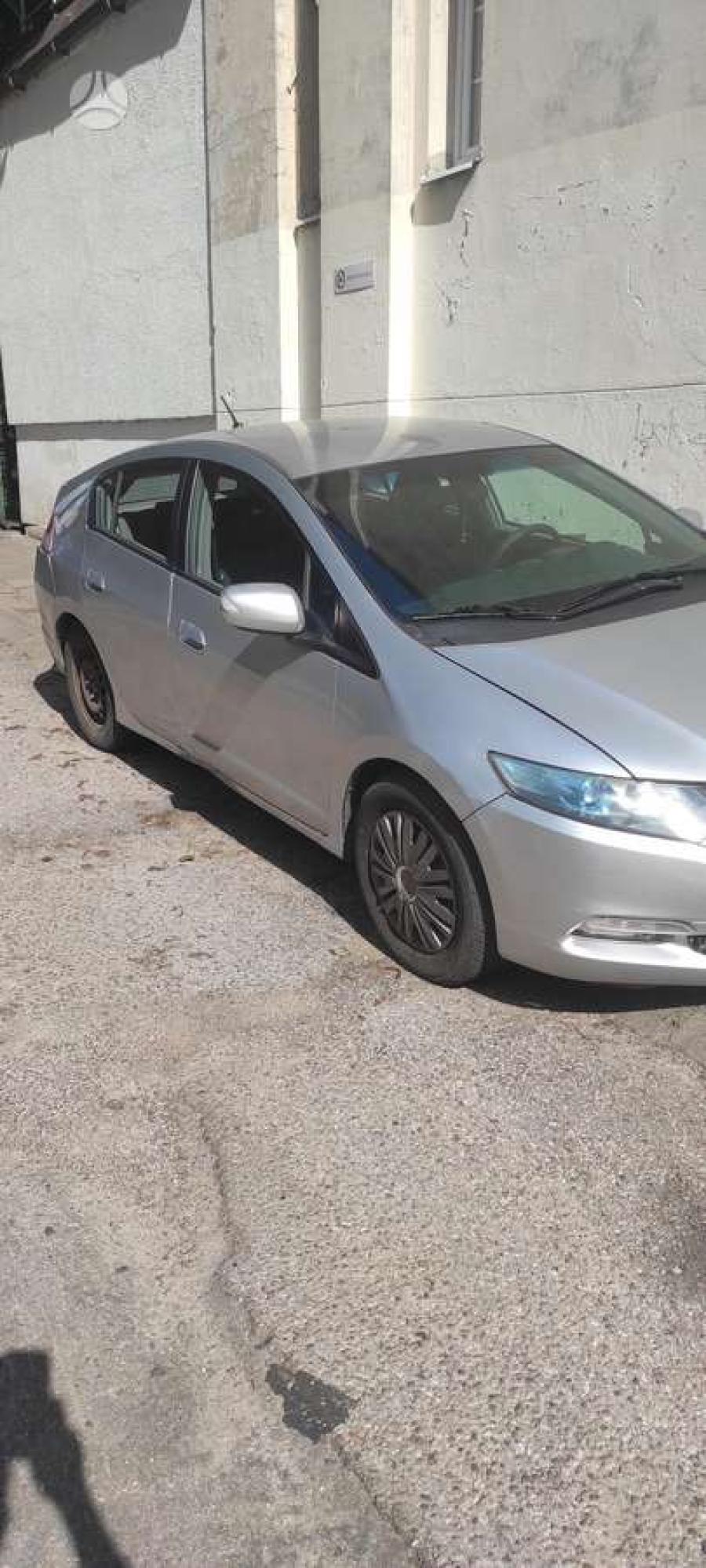 Pelēks Honda Insight 2009 Viļņa, ar dzinēja tilpumu 1.34 L un nobraukumu 270 tūkst. km par 1100 €, foto 4 vietnē AUTOMOTO.COM.LV