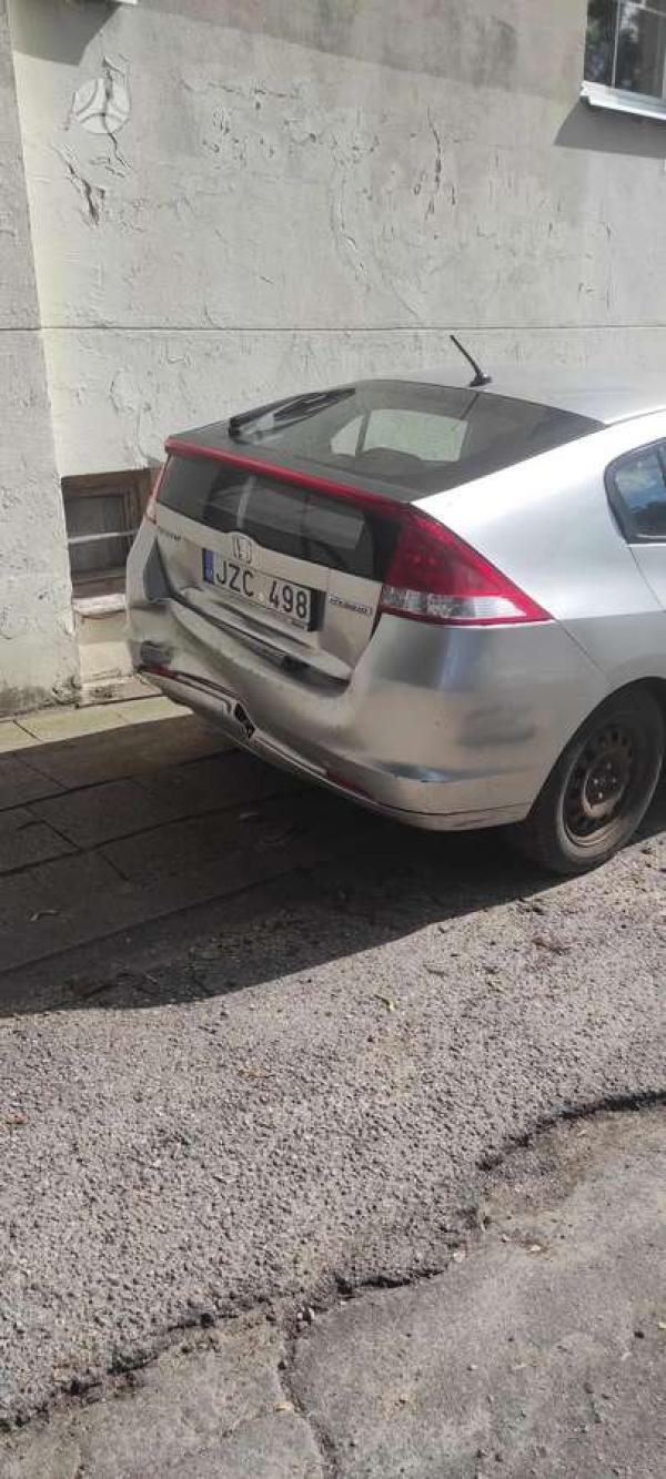 Pelēks Honda Insight 2009 Viļņa, ar dzinēja tilpumu 1.34 L un nobraukumu 270 tūkst. km par 1100 €, foto 4 vietnē AUTOMOTO.COM.LV