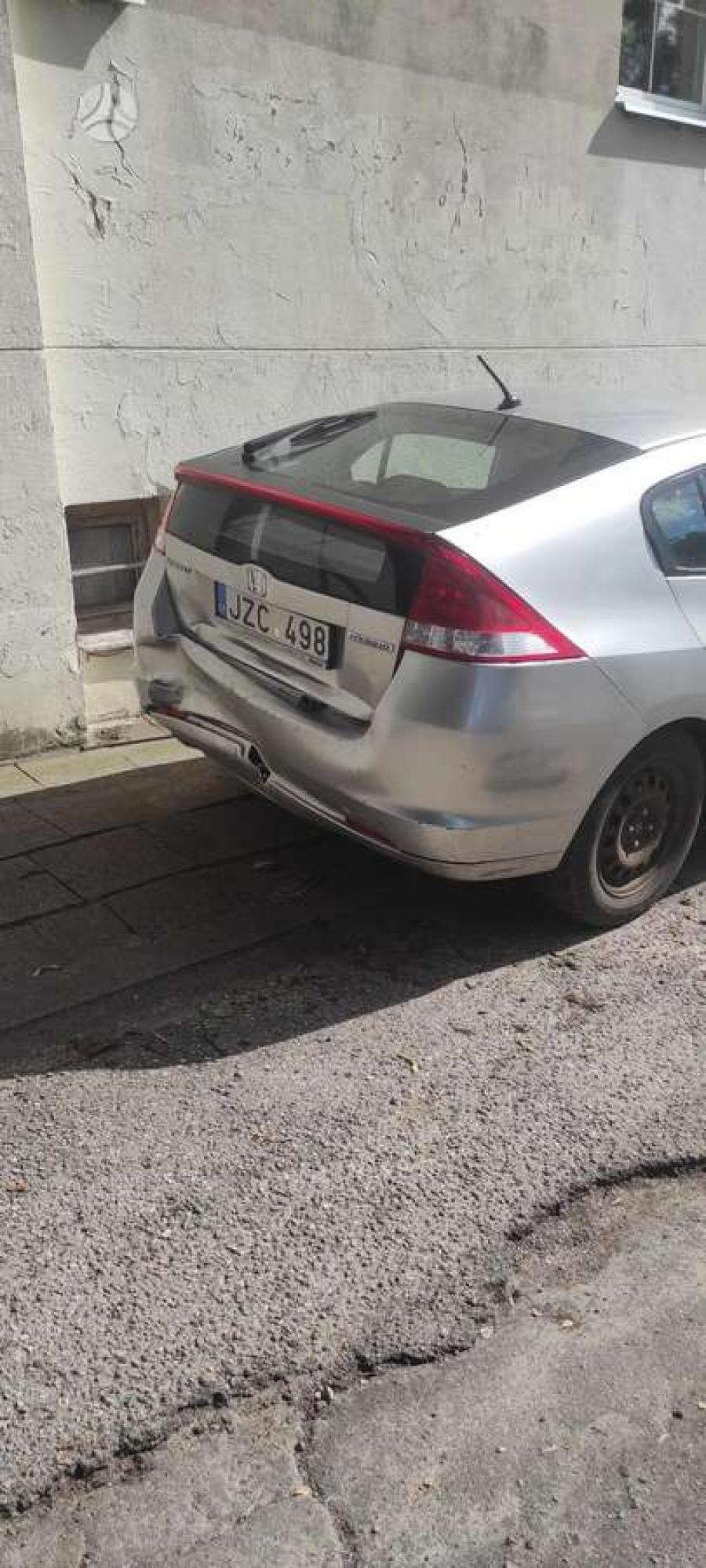 Pelēks Honda Insight 2009 Viļņa, ar dzinēja tilpumu 1.34 L un nobraukumu 270 tūkst. km par 1100 €, foto 5 vietnē AUTOMOTO.COM.LV