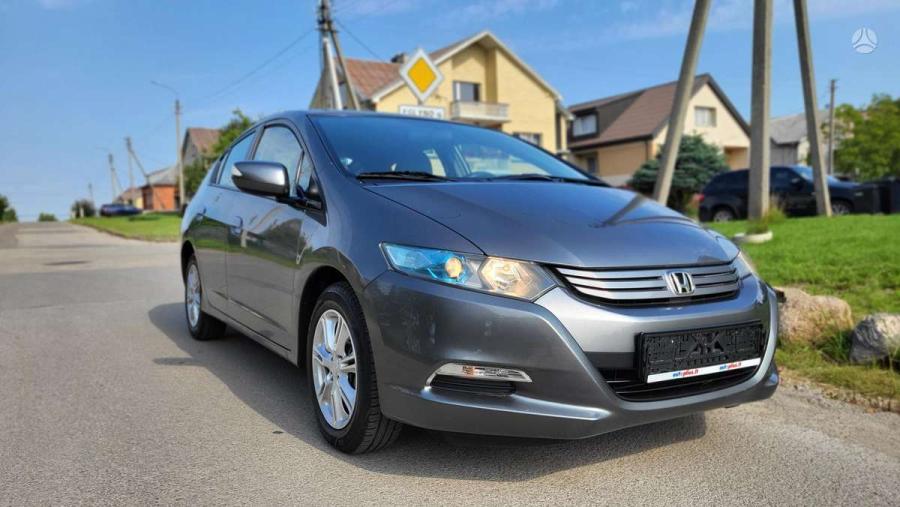 Grey Honda Insight 2009 in Siauliai, with an engine capacity of 1.34 L and mileage of 213 thousand km for 4350 €, photo 1 on AUTOMOTO.COM.LV