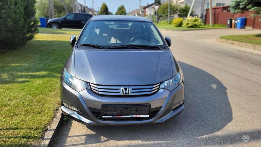 Grey Honda Insight 2009 in Siauliai, with an engine capacity of 1.34 L and mileage of 213 thousand km for 4350 €, photo 4 on AUTOMOTO.COM.LV