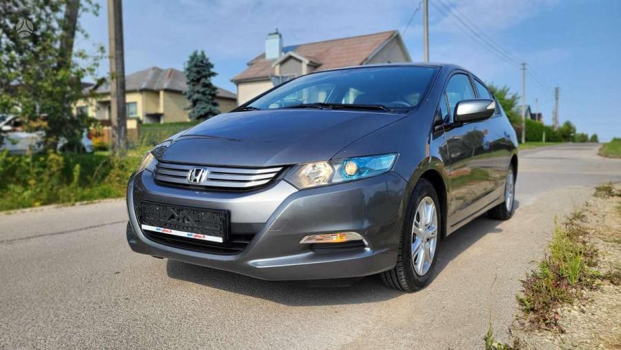 Grey Honda Insight 2009 in Siauliai, with an engine capacity of 1.34 L and mileage of 213 thousand km for 4350 €, photo 5 on AUTOMOTO.COM.LV