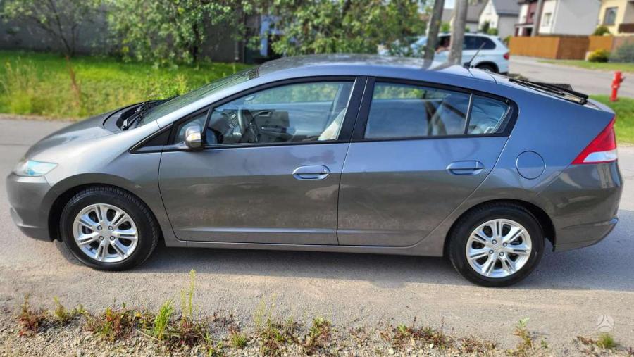 Grey Honda Insight 2009 in Siauliai, with an engine capacity of 1.34 L and mileage of 213 thousand km for 4350 €, photo 6 on AUTOMOTO.COM.LV