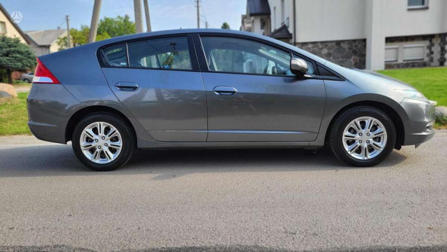 Grey Honda Insight 2009 in Siauliai, with an engine capacity of 1.34 L and mileage of 213 thousand km for 4350 €, photo 7 on AUTOMOTO.COM.LV