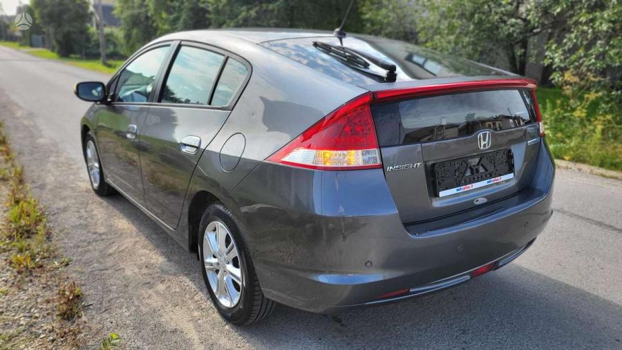 Grey Honda Insight 2009 in Siauliai, with an engine capacity of 1.34 L and mileage of 213 thousand km for 4350 €, photo 8 on AUTOMOTO.COM.LV