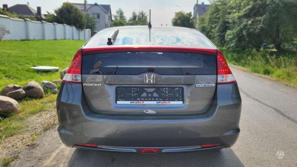 Grey Honda Insight 2009 in Siauliai, with an engine capacity of 1.34 L and mileage of 213 thousand km for 4350 €, photo 8 on AUTOMOTO.COM.LV