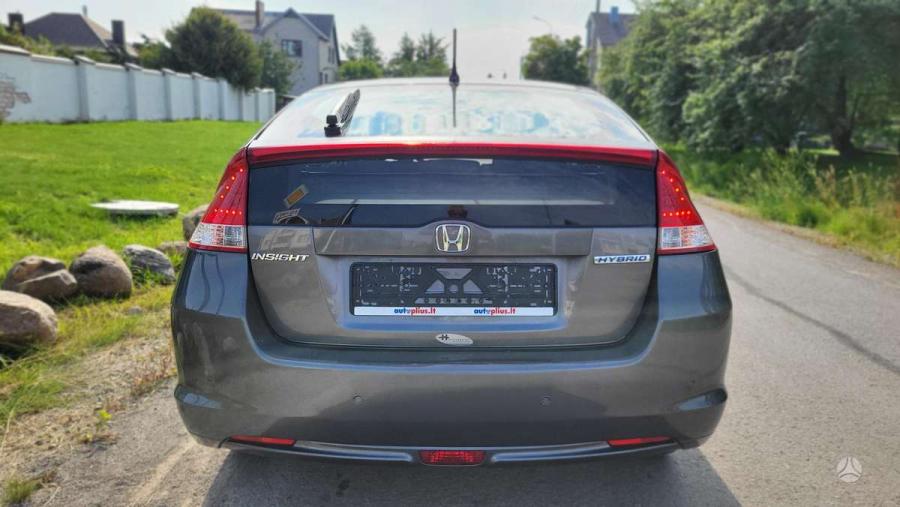 Grey Honda Insight 2009 in Siauliai, with an engine capacity of 1.34 L and mileage of 213 thousand km for 4350 €, photo 9 on AUTOMOTO.COM.LV