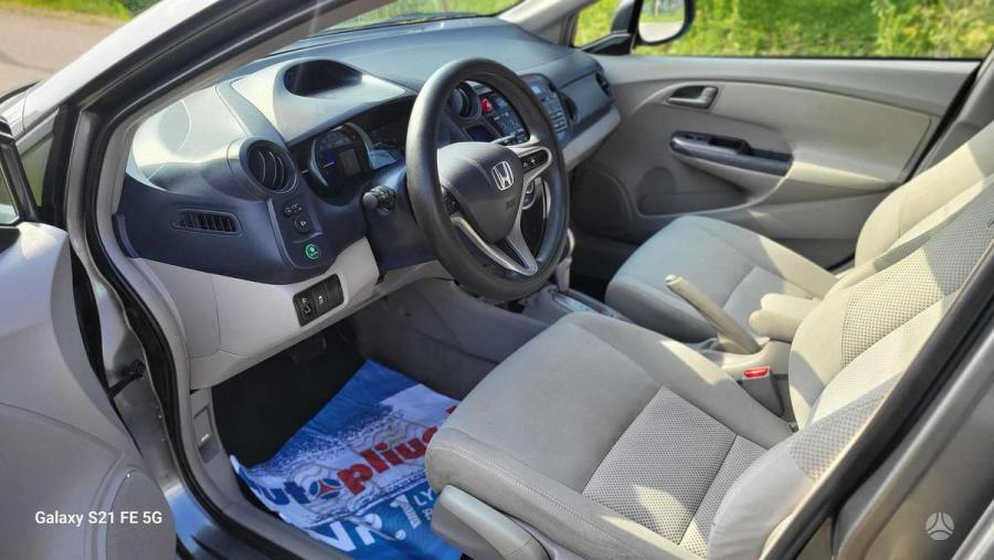 Grey Honda Insight 2009 in Siauliai, with an engine capacity of 1.34 L and mileage of 213 thousand km for 4350 €, photo 14 on AUTOMOTO.COM.LV