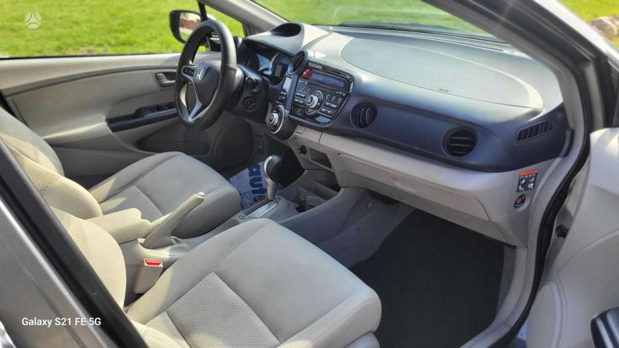 Grey Honda Insight 2009 in Siauliai, with an engine capacity of 1.34 L and mileage of 213 thousand km for 4350 €, photo 16 on AUTOMOTO.COM.LV