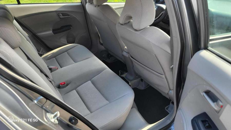 Grey Honda Insight 2009 in Siauliai, with an engine capacity of 1.34 L and mileage of 213 thousand km for 4350 €, photo 17 on AUTOMOTO.COM.LV
