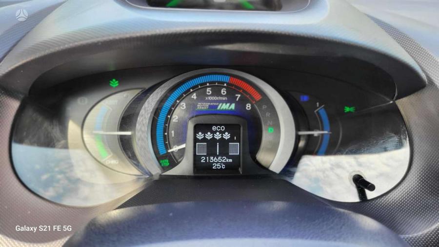 Grey Honda Insight 2009 in Siauliai, with an engine capacity of 1.34 L and mileage of 213 thousand km for 4350 €, photo 22 on AUTOMOTO.COM.LV