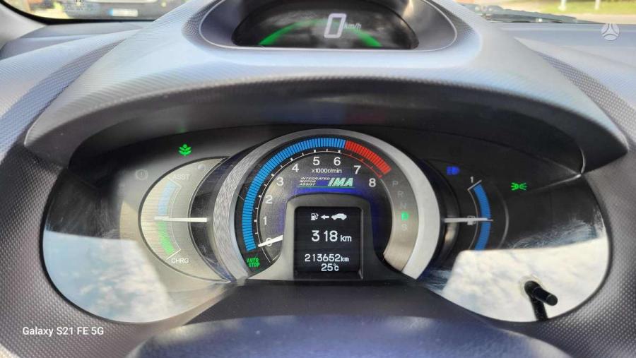 Grey Honda Insight 2009 in Siauliai, with an engine capacity of 1.34 L and mileage of 213 thousand km for 4350 €, photo 24 on AUTOMOTO.COM.LV