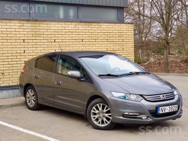 Grey Honda Insight 2010 in Riga, with an engine capacity of 1.40 L and mileage of 290 thousand km for 5240 €, photo 5 on AUTOMOTO.COM.LV
