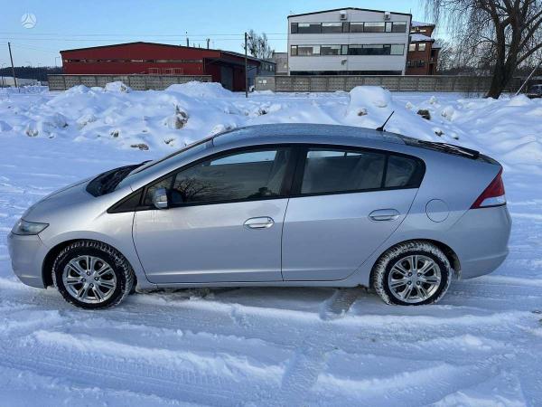 Pelēks Honda Insight 2010 Kauņa, ar dzinēja tilpumu 1.34 L un nobraukumu 202 tūkst. km par 3800 €, foto 6 vietnē AUTOMOTO.COM.LV