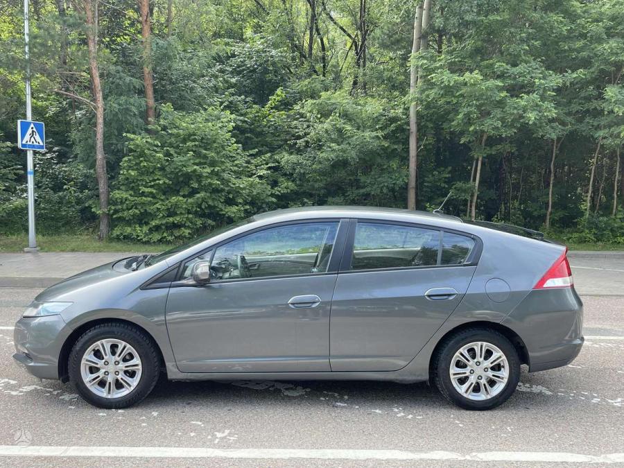Grey Honda Insight 2010 in Vilnius, with an engine capacity of 1.34 L and mileage of 253 thousand km for 2200 €, photo 3 on AUTOMOTO.COM.LV